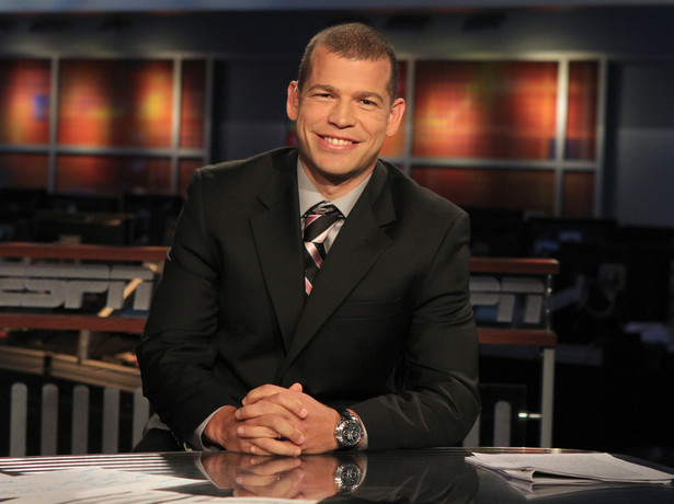 Even in the Dark, Alejandro Moreno Shines in ESPN Debut - ESPN Front Row