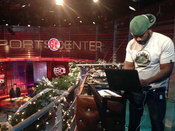DJ Rob Swift Spins Live on SportsCenter - ESPN Front Row
