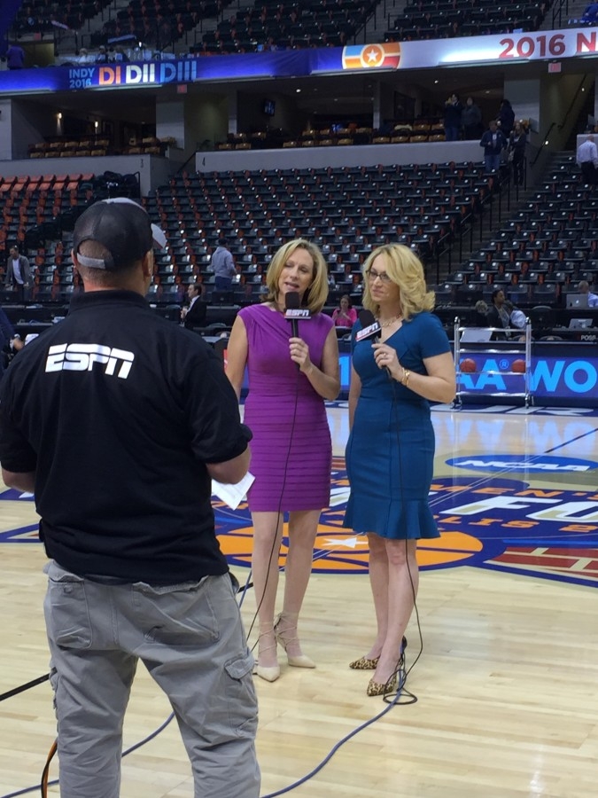 Before calling Women's NCAA Championship game, Beth Mowins teams with ...