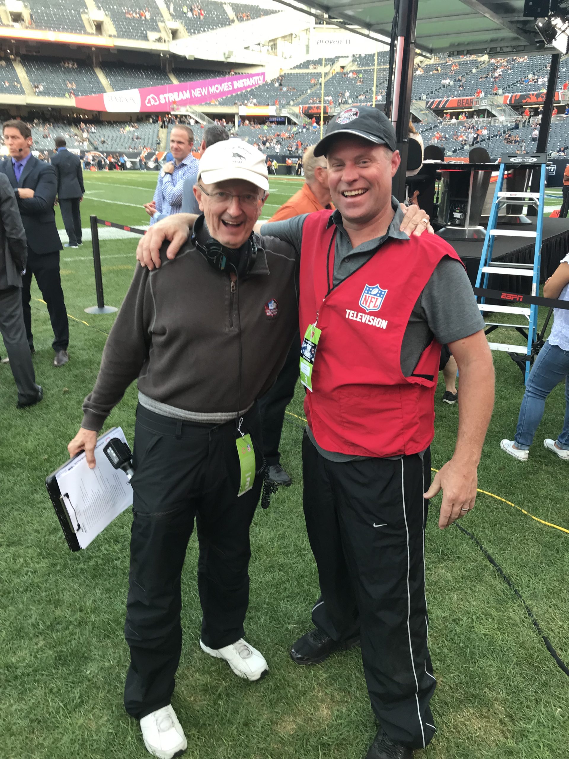 Chemistry Set: Joe Buck And Troy Aikman Debut As MNF's Voices Bolstered ...